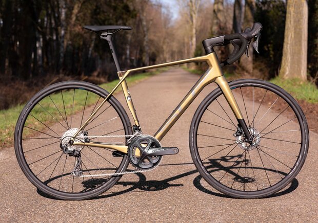 Superior X-Road Team Issue SE 2024 Olive 58 cm.. Carbon Gravelbike en Racefiets in één!. De ...